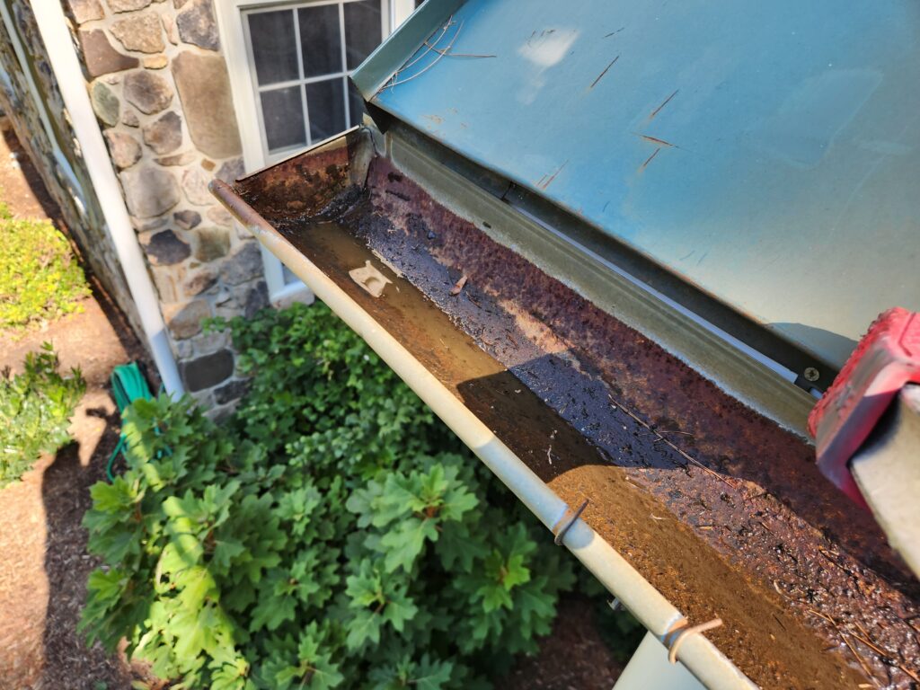 7 Signs Of Improper Gutter Slope